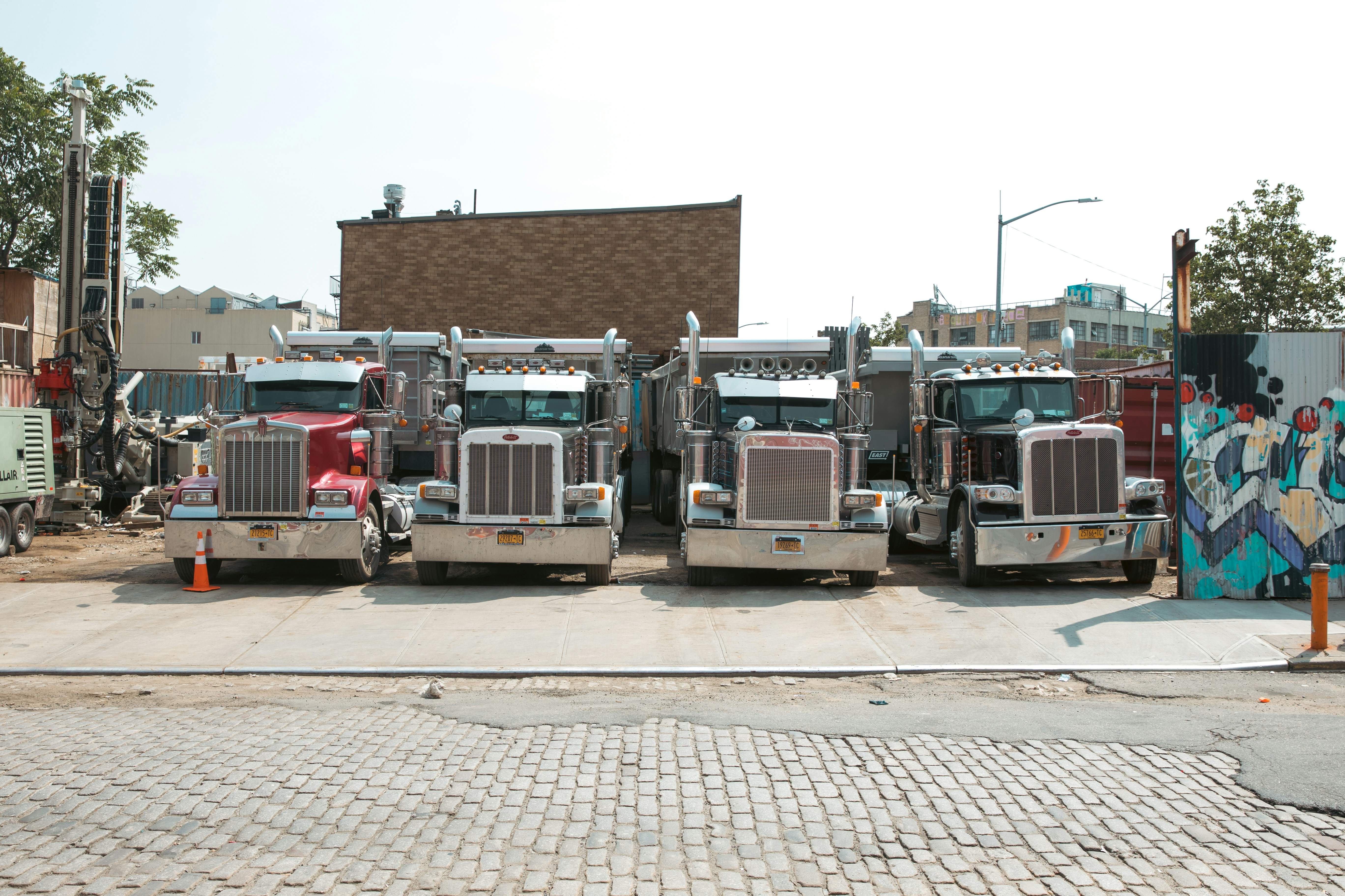 Peterbilt Shows Off New Electric Models